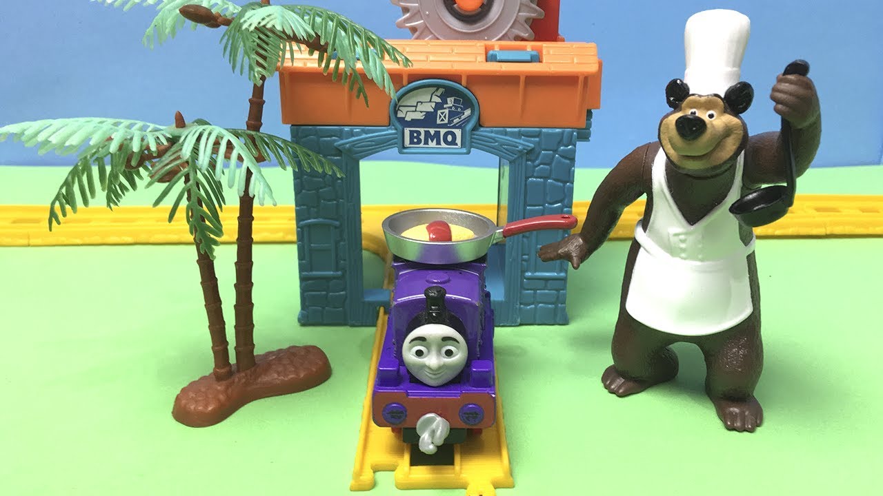 THOMAS E SEUS AMIGOS ENCONTRA O URSO DA MASHA! BONECOS ANIMADOS - YouTube