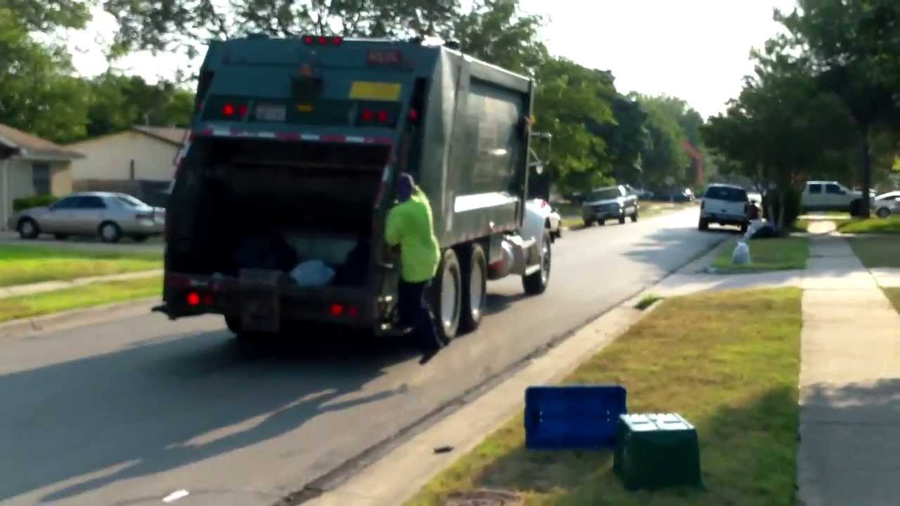J.C. Duncan Disposal Peterbilt 330 Heil 5000 Rear Loader - YouTube