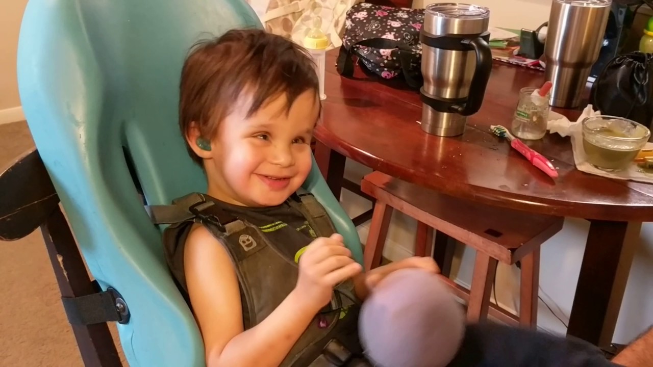 How does this dad make his deaf blind child laugh? - YouTube