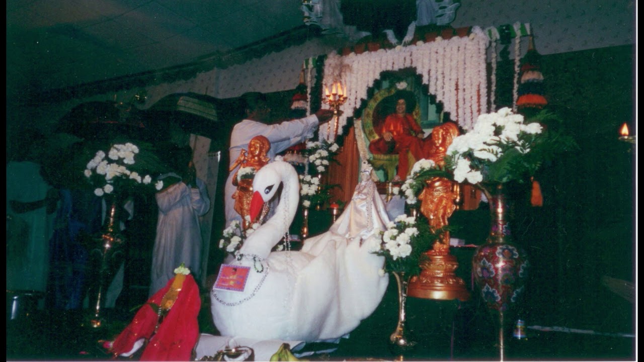 Sri Manjapra Mohan at Sai Illam Canada - Sampradaya Bhajan (2001) - YouTube