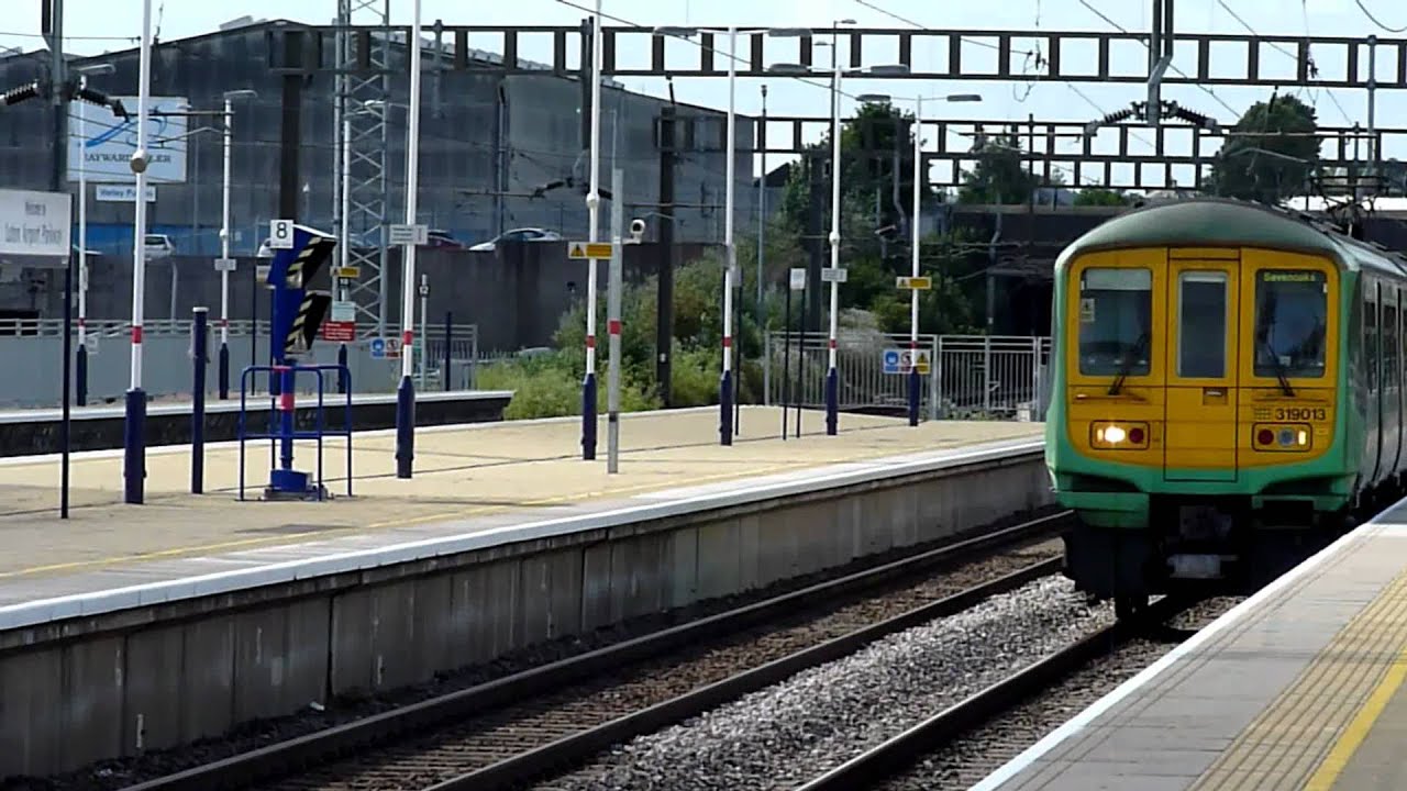 Mini footage - First Capital Connect train at the station (Luton, UK ...