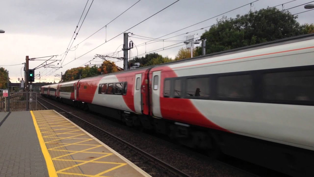 *FULL VTEC LIVERY* Virgin Trains East Coast Class 91 Zooms Past ...