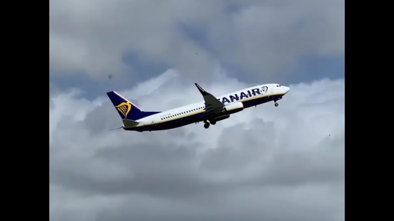 Ryanair Boeing B737-800 take off from Malta international Airport - YouTube