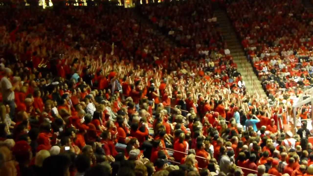 UNM Lobos...Flash Mob at the Pit (Section 26) - YouTube