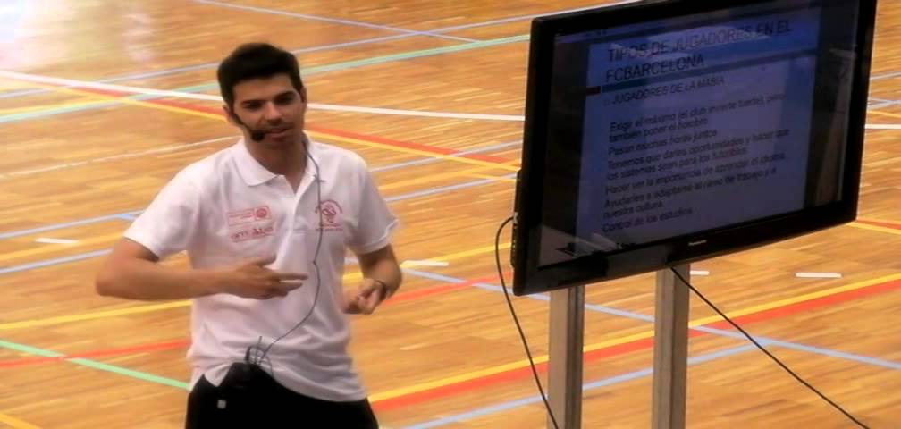 Trabajo de formación con jóvenes deportistas. Detalles defensivos. Marc ...