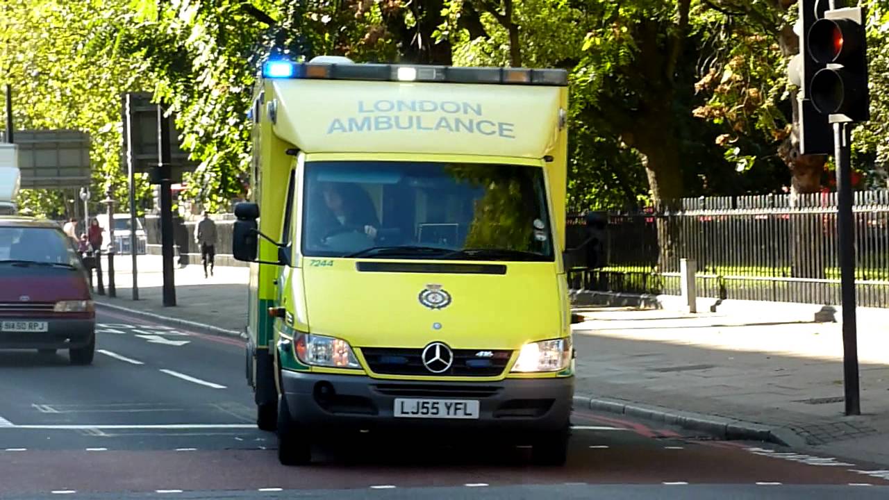 London Ambulance Service / Mercedes Sprinter / Emergency Ambulance ...