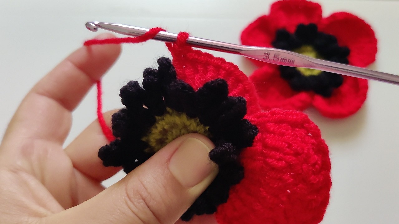 Learn the crochet poppy flower tutorial and unlock a world of vibrant ...