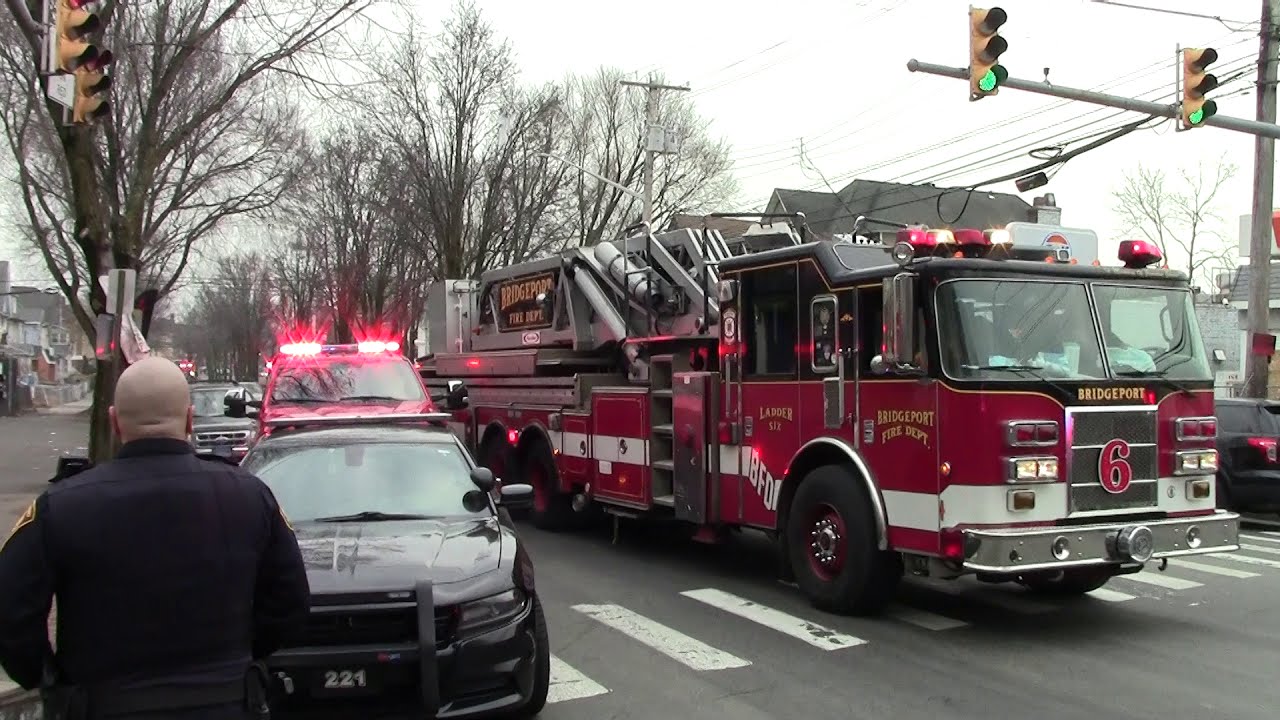 Bridgeport, CT Engine 6 and Ladder 6 responding/arriving at a 2nd Alarm ...