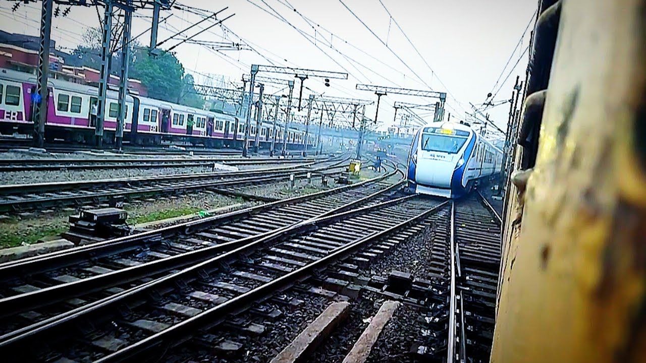 Early Arrival India'S Longest Railway Station Howrah Jn In Train 13072 ...