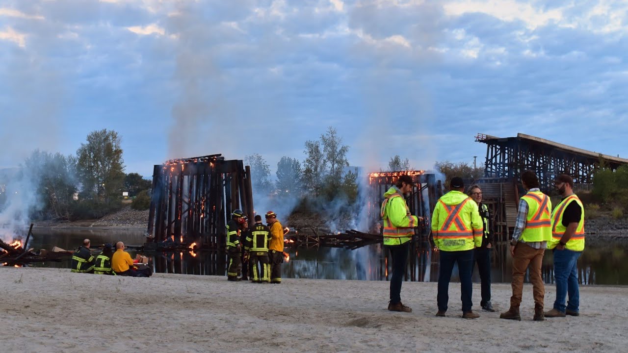 Kamloops Historic Red Bridge completely destroyed by fire! Thursday ...