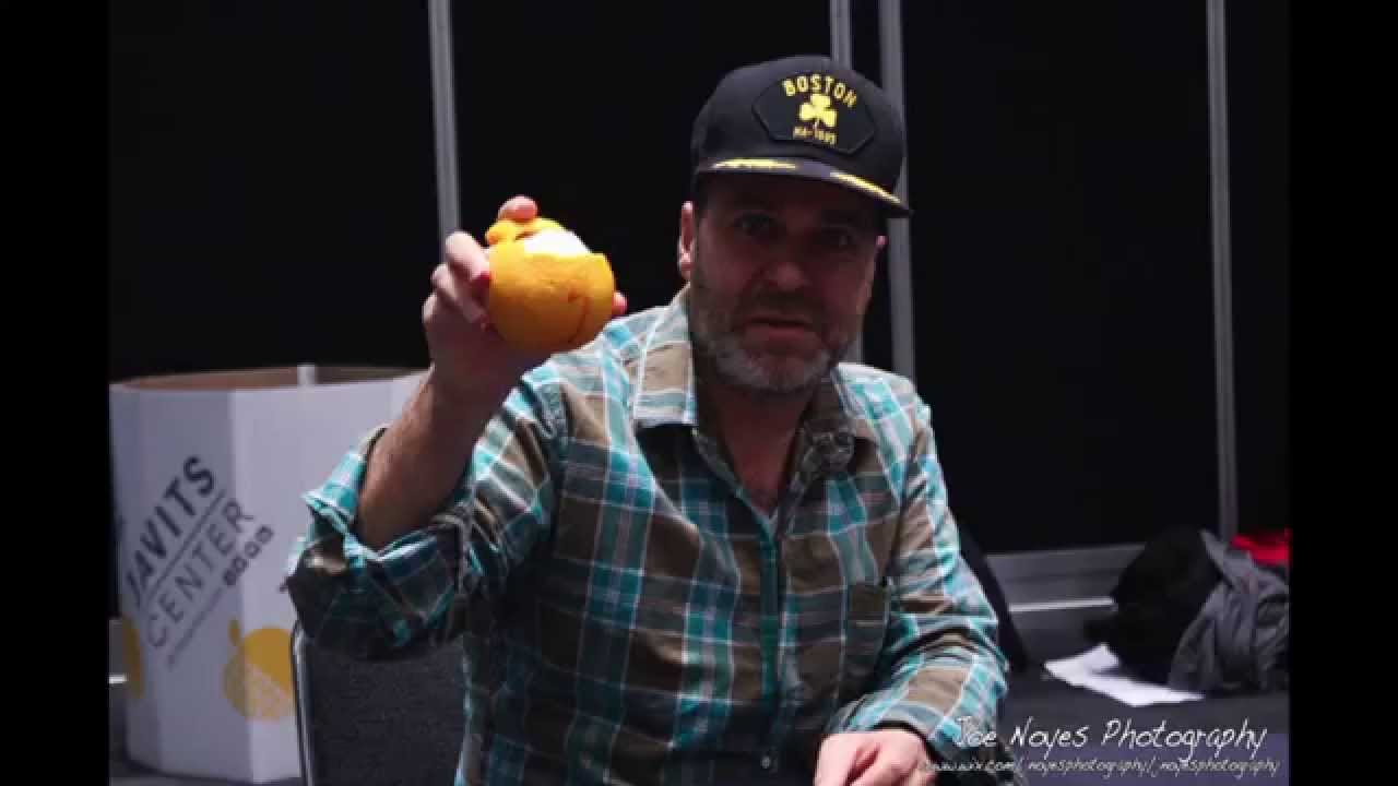 Archer voice actor H. Jon Benjamin interviewed at NYCC 2014 - YouTube
