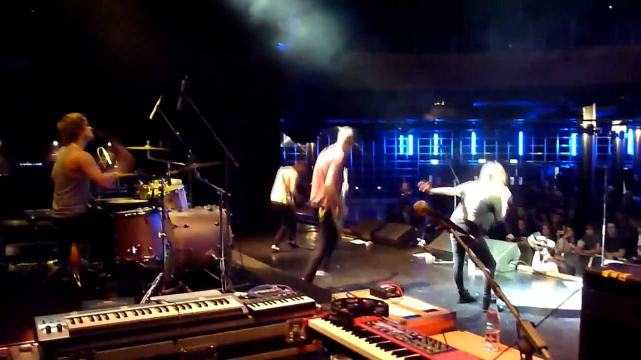 Anavae Live at the INDIGO2 - YouTube
