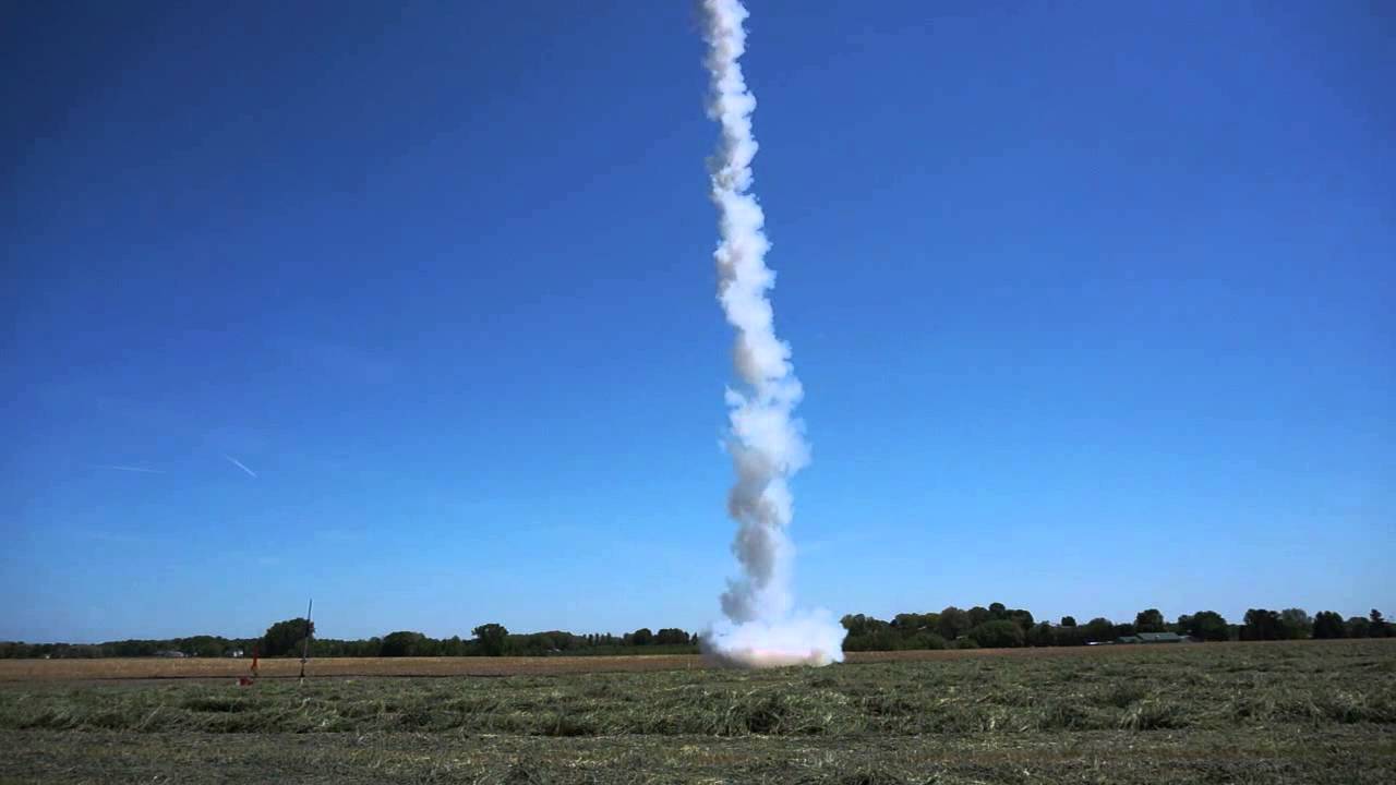 High Powered Rocket Launch - 5,000ft FAA waiver - YouTube