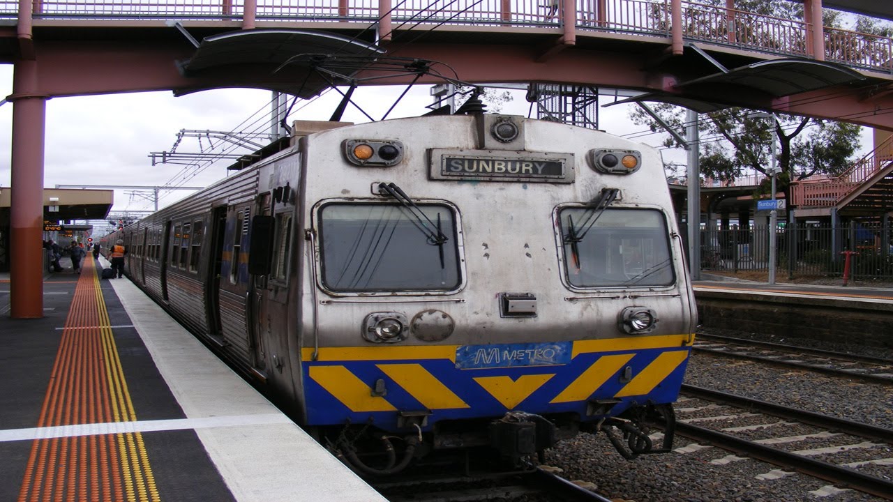 Hitachi at Sunbury - Metro Trains - YouTube