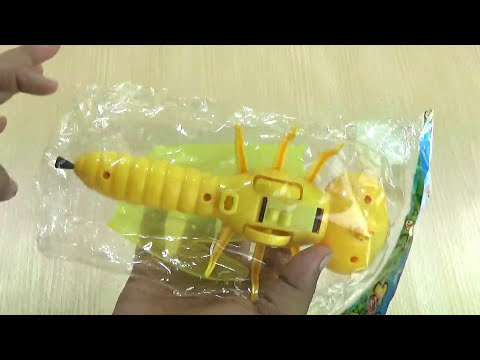 GIANT SPIDER ATTACKS BEAUTIFUL BEE - SPIDER VS BEE - YouTube