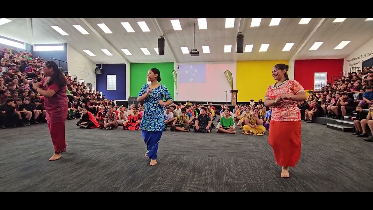 samoan traditional dance - YouTube