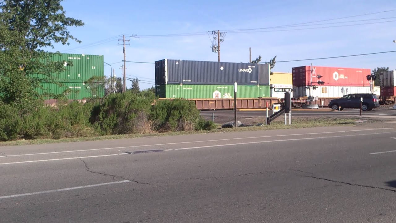 Super Long Train With Union Pacific Engines - YouTube