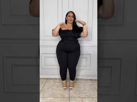 Curvy women black jumpsuit #plussize #fashion #plussizefashiontips