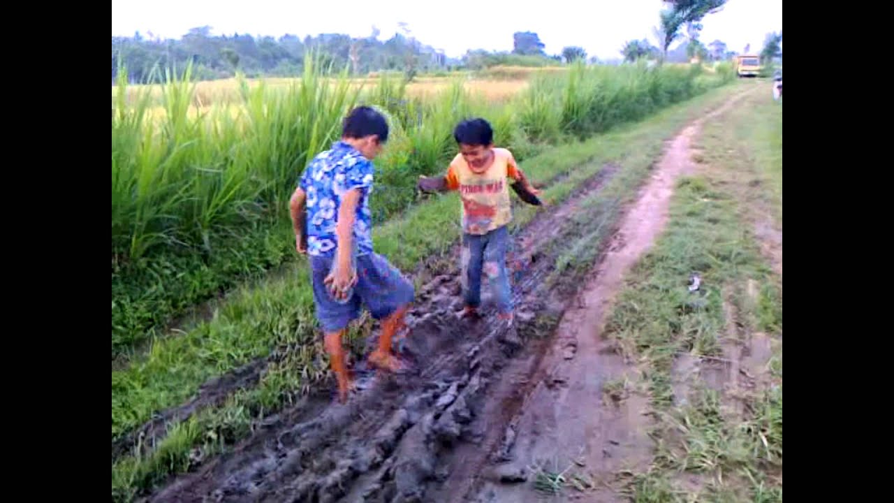 Kids & Trucks Mudding - Trucks in the Mud with Kids playing. - YouTube