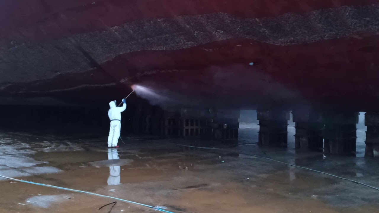 Ship hull washing. - YouTube