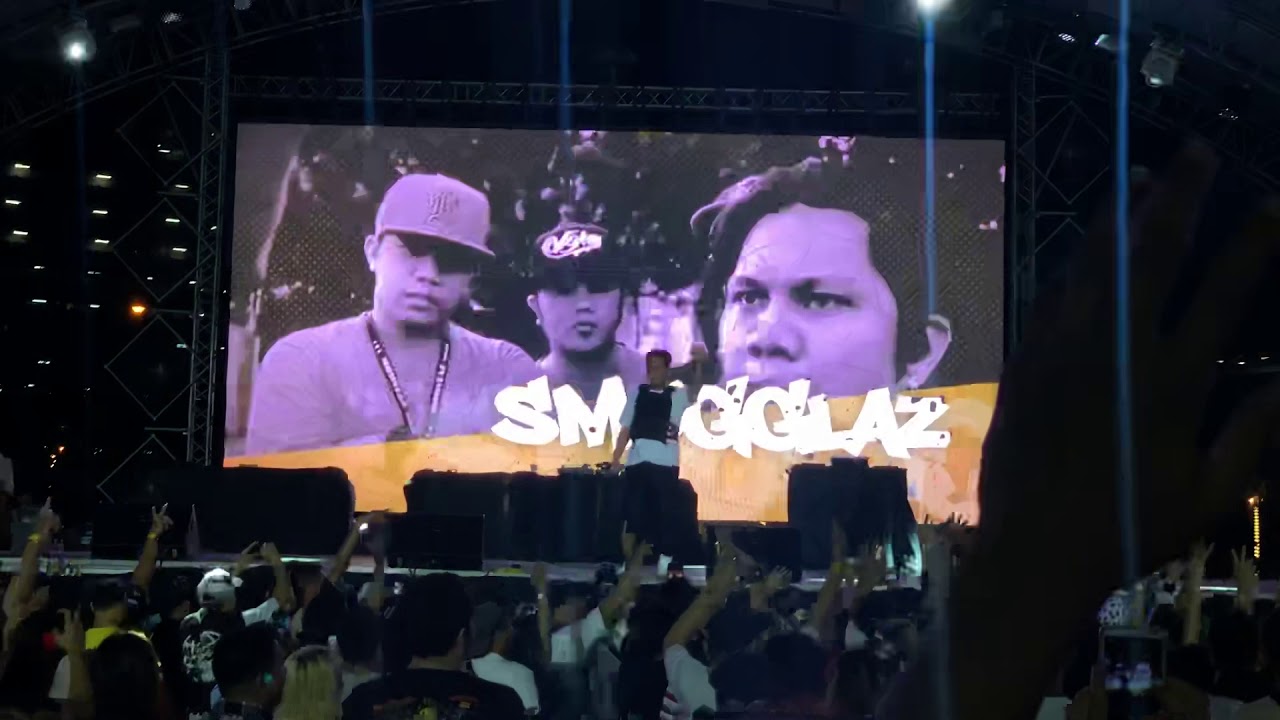 The Fliptop Festival: Smugglaz Live Performance - YouTube