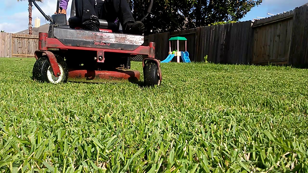 Toro 32 zero turn in action - YouTube