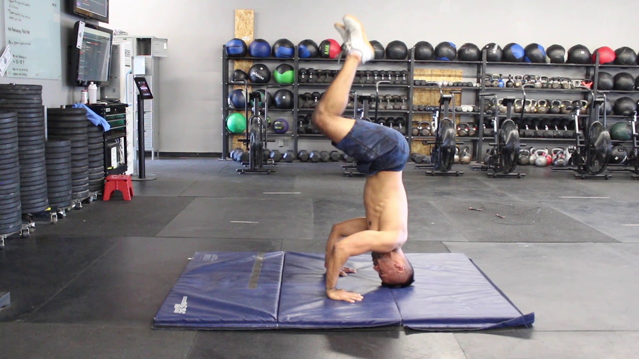 Freestanding HSPU progressions - YouTube