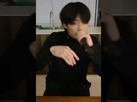 [20220615] Karaoke session Jungkook singing to 12:30 (Beast) on his Vlive