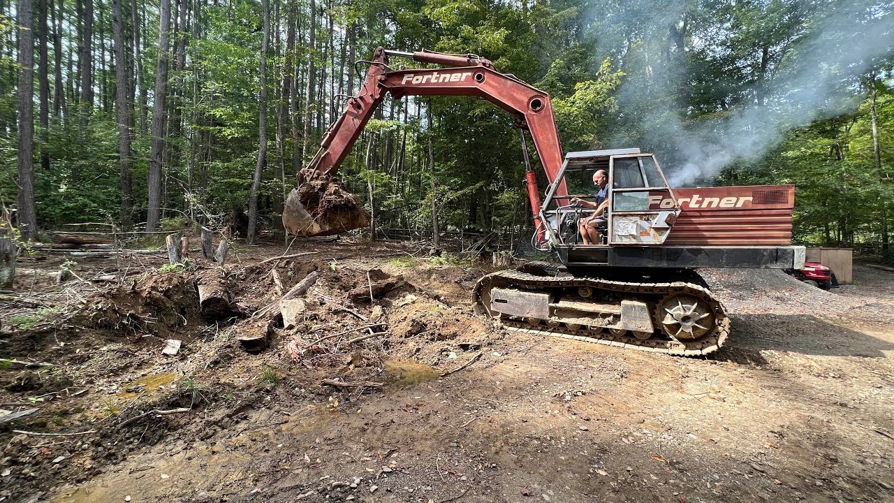 RM.55 ‘70s Poclain LC80 Excavator “Old Smokey” - YouTube