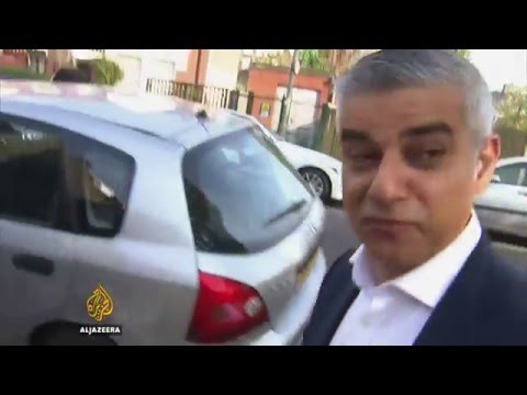 London's new mayor Sadiq Khan has been sworn into office