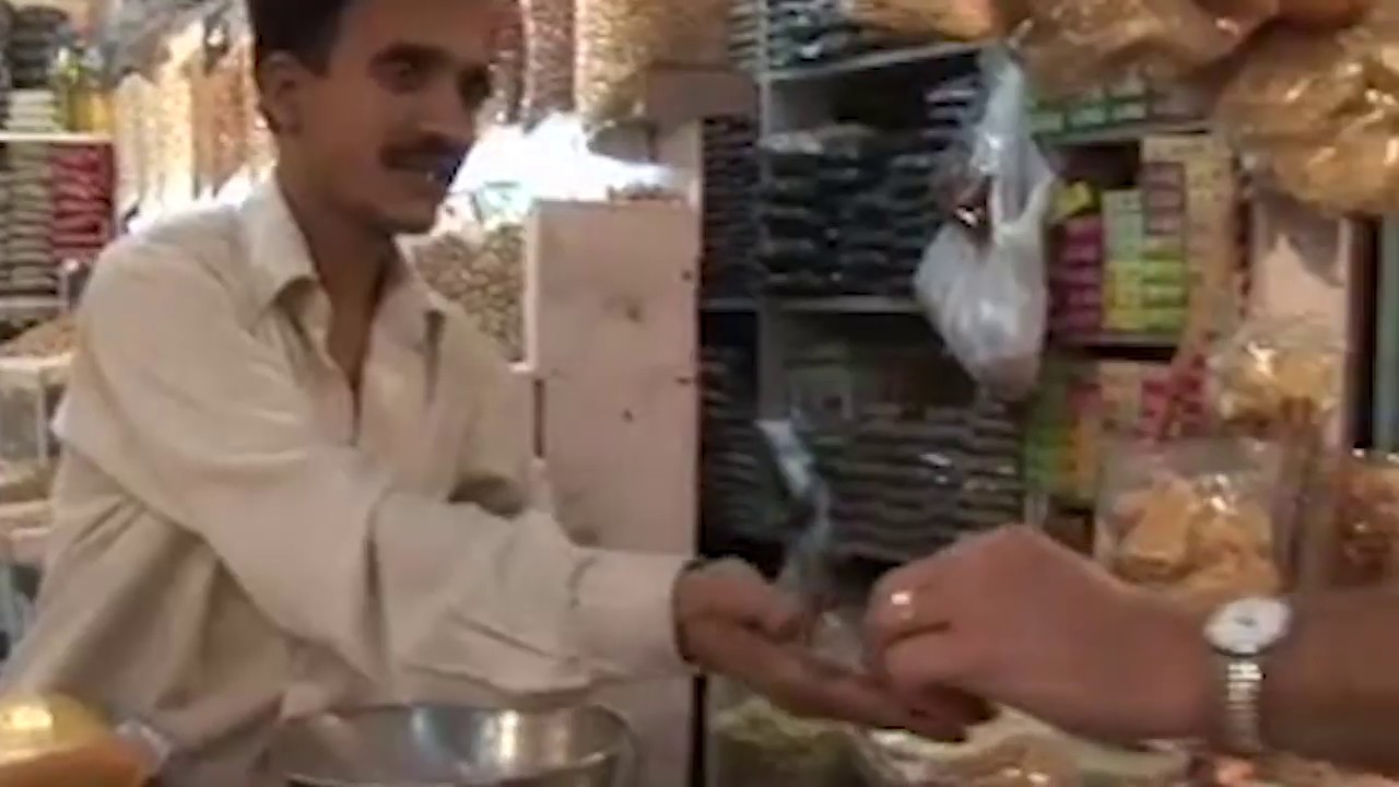 India: Piata de condimente Cochin - YouTube