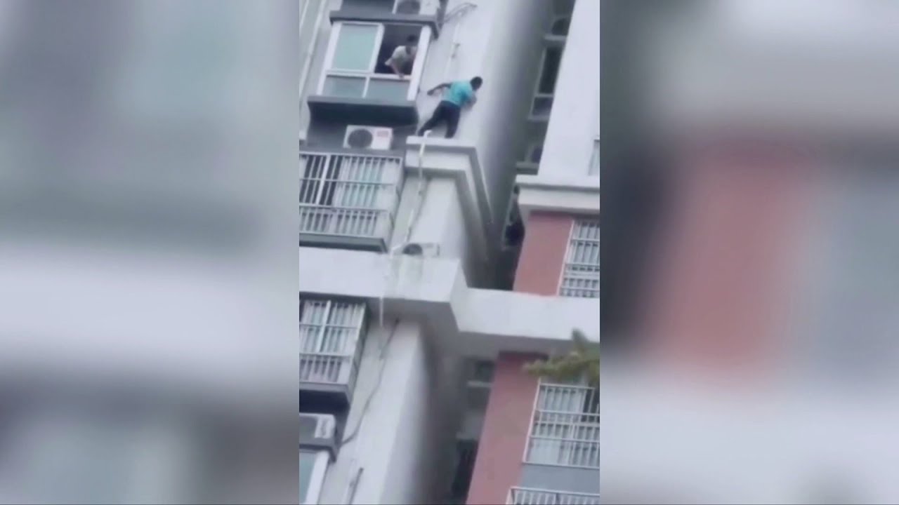 Chinese men rescue girl trapped on 15th-floor building ledge - YouTube