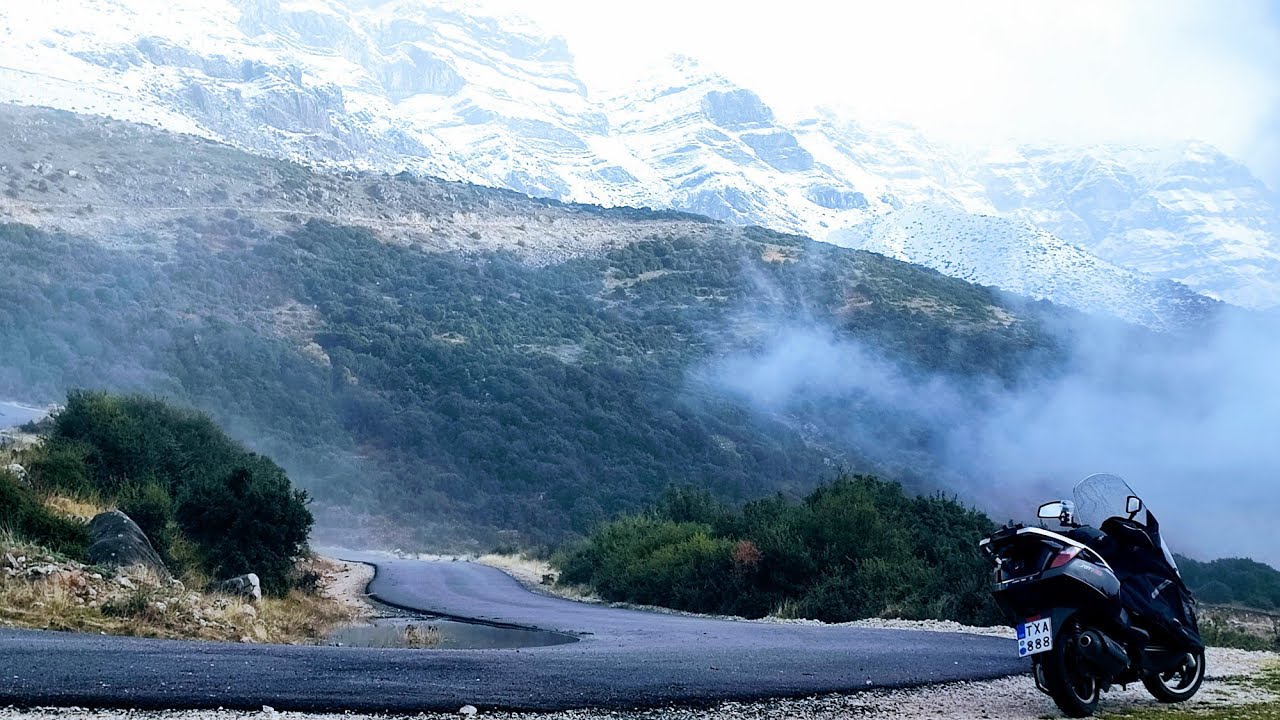 Ανεβαίνοντας στα Χιονισμένα ΤΖΟΥΜΈΡΚΑ σε ένα Απόκοσμο σκηνικό πού κόβει ...