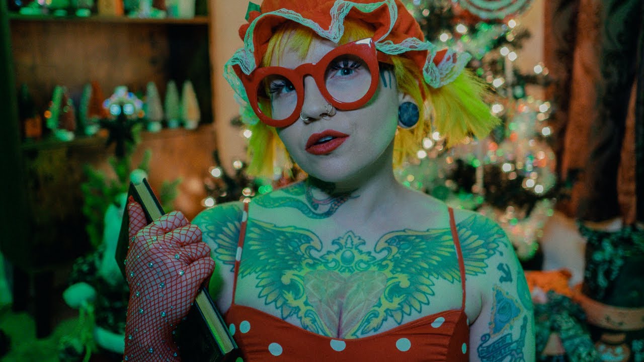 Mrs. Claus ASMR 🤶🏻🎁 Merry Christmas - YouTube