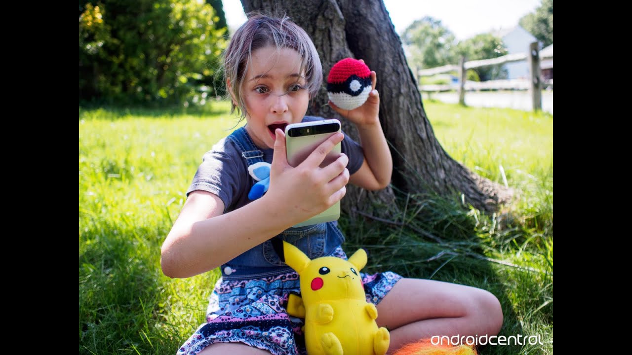 Pokemon GO! Hunting in Real Life ( Girl catch pokemon ) - YouTube
