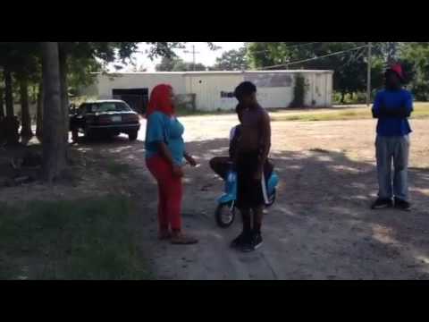 People fighting - YouTube