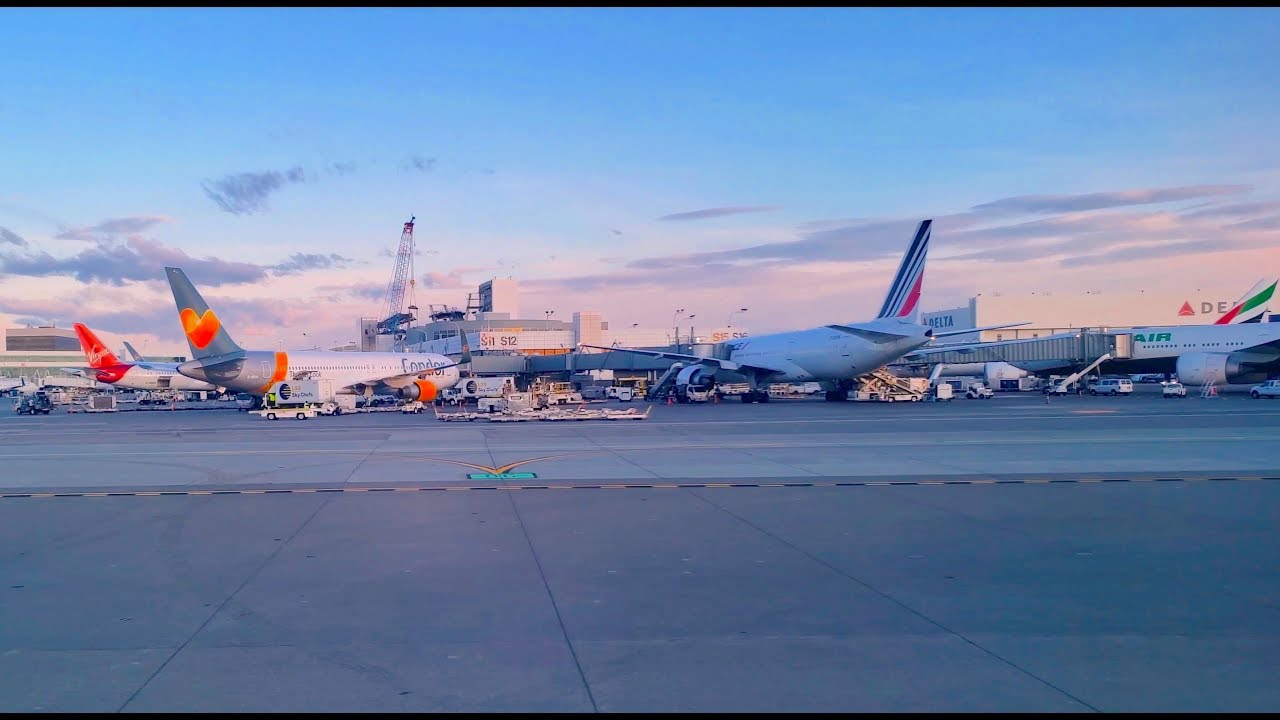 Taxiing and Takeoff from Sea Tac SEA Seattle Tacoma International ...