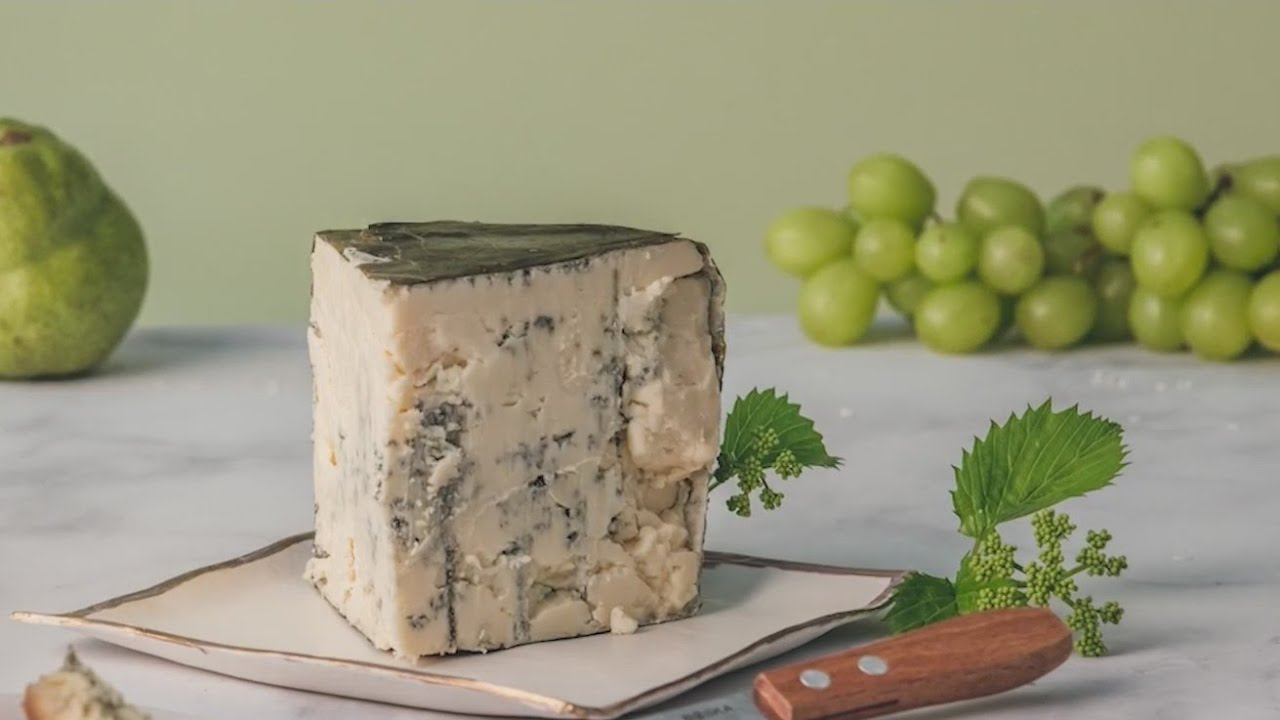 'Skeptical brewers' impressed by blue cheese beer - YouTube