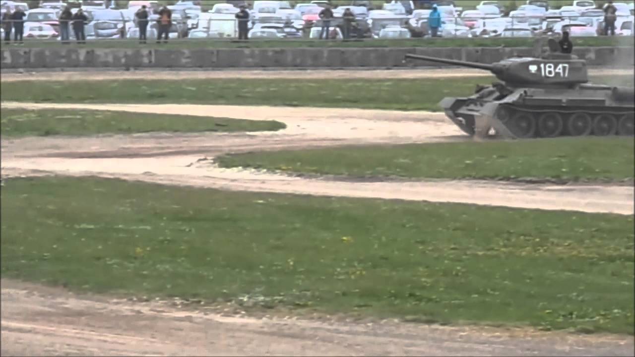 The Tank Museum: Tanks In Action Display - YouTube