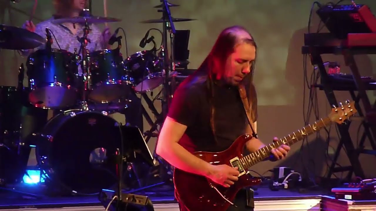 Prog Story - Genesis Medley (Live in Montréal) - YouTube