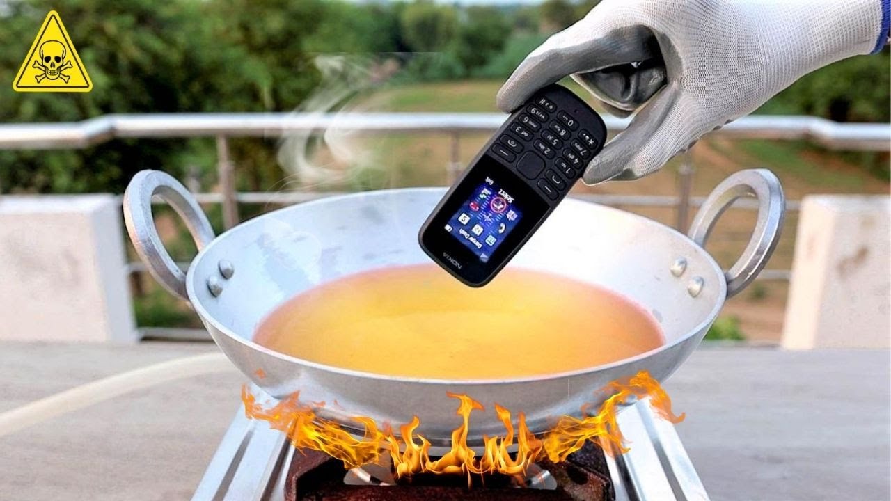 Boiling Mobile Phone In Hot Oil ⚠️ये कभी गलती से भी मत करना⚠️ Shocking ...