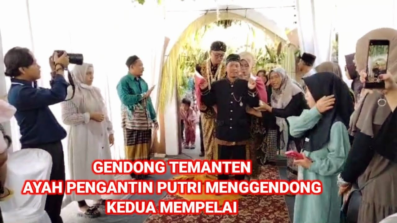 TRADISI GENDONG TEMANTEN ,ADAT JAWA TIMURAN, SEMOGA SAMAWA - YouTube