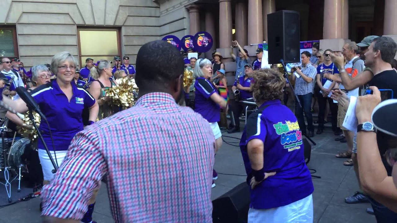Portland Official dancing - YouTube