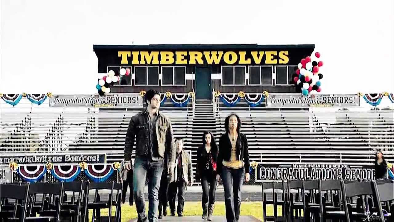 The vampire diaries || [Graduation..the last ceremony of our youth ...