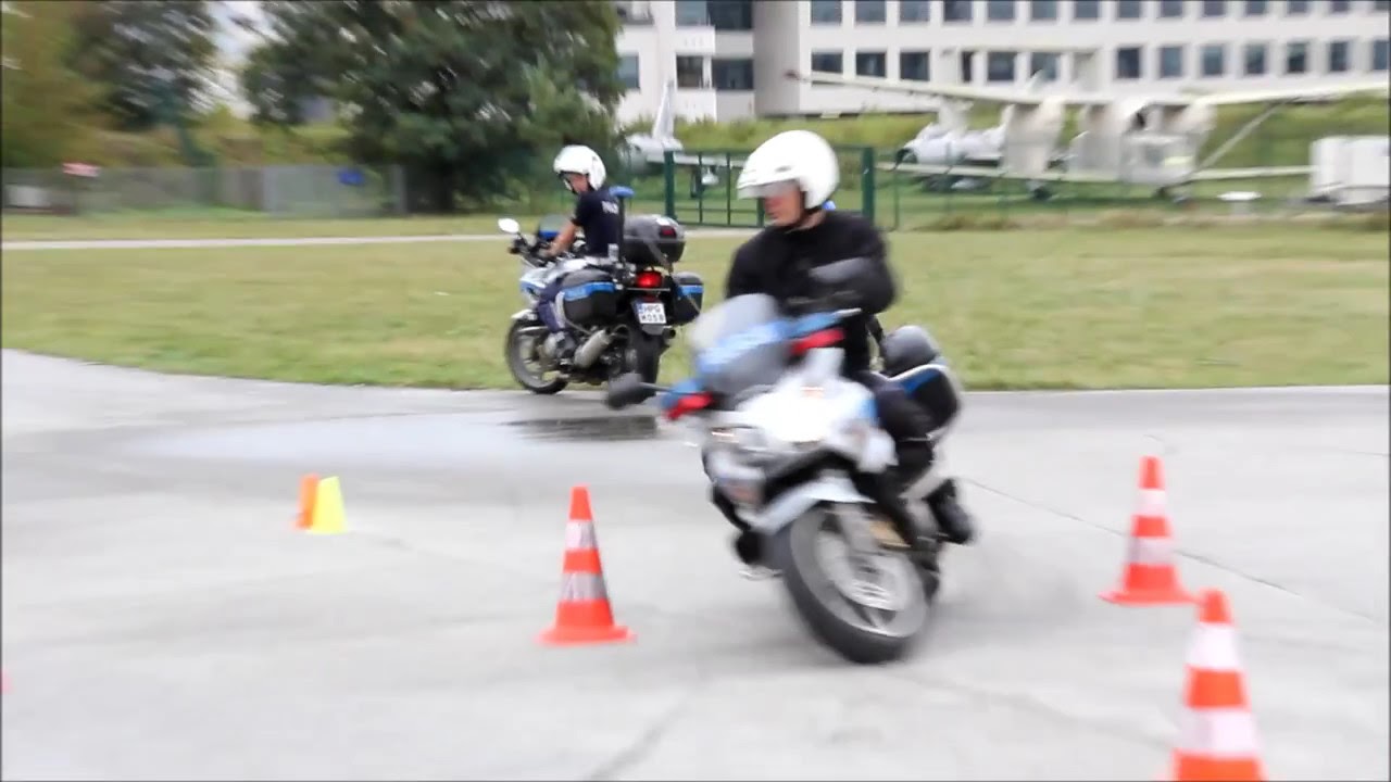 Police motorcycle training - YouTube
