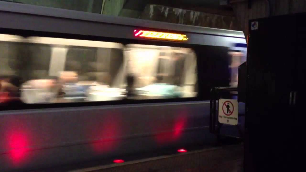 WMATA Red Line Train Arriving at TenleyTown - YouTube