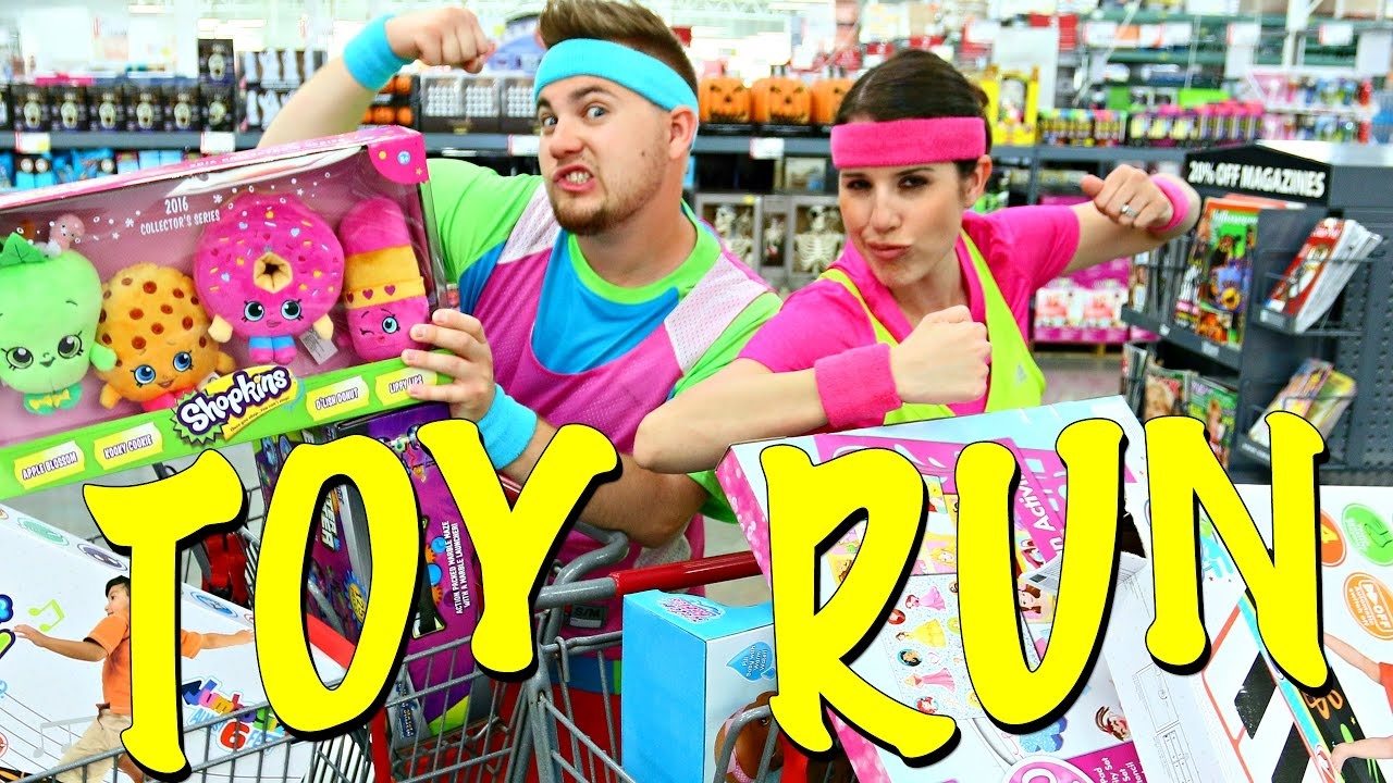 TOY FREAKS RUN IRL Fun Shopping Race Challenge & Best Toys of 2016 ...