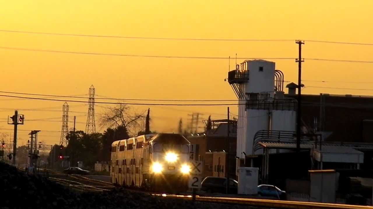Metrolink & Union Pacific Rock Trains in Montebello - YouTube