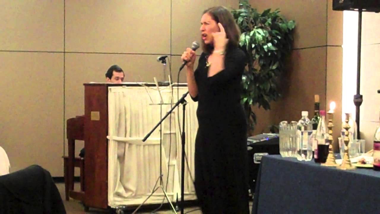 S'iz Matzo Do -- Sung by Cantor Susanne Katchko - YouTube