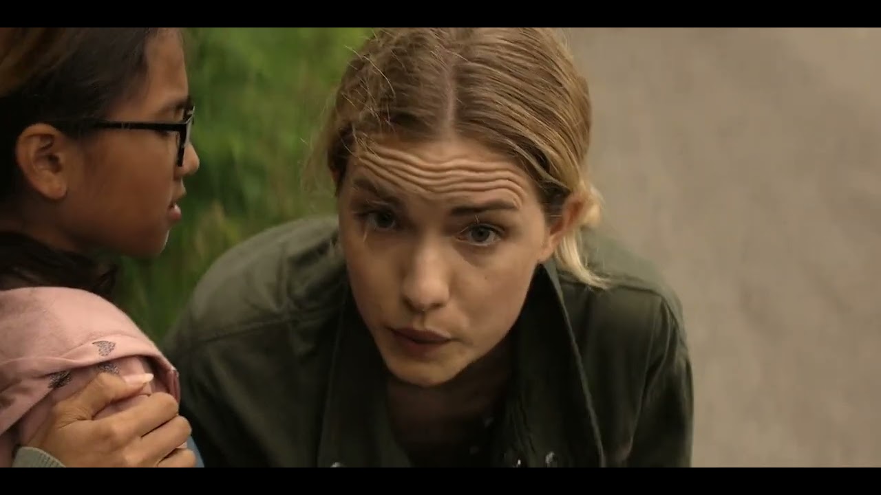 Reacher - Officer Roscoe Saves Charlie And Her Children's - YouTube